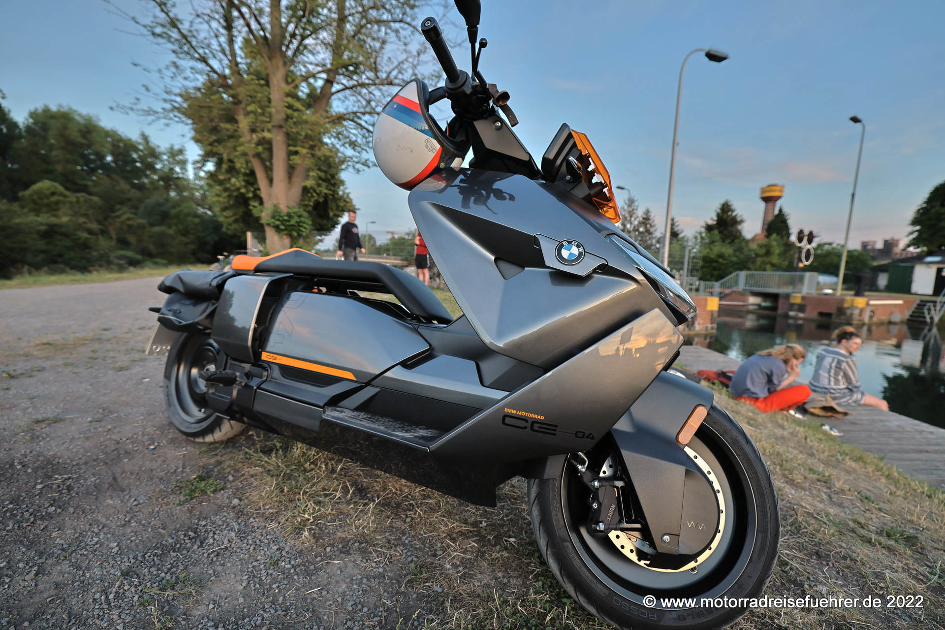 Test BMW Elektro-Roller CE 04 - Motorradreisefuehrer.de | Rezensionen ...