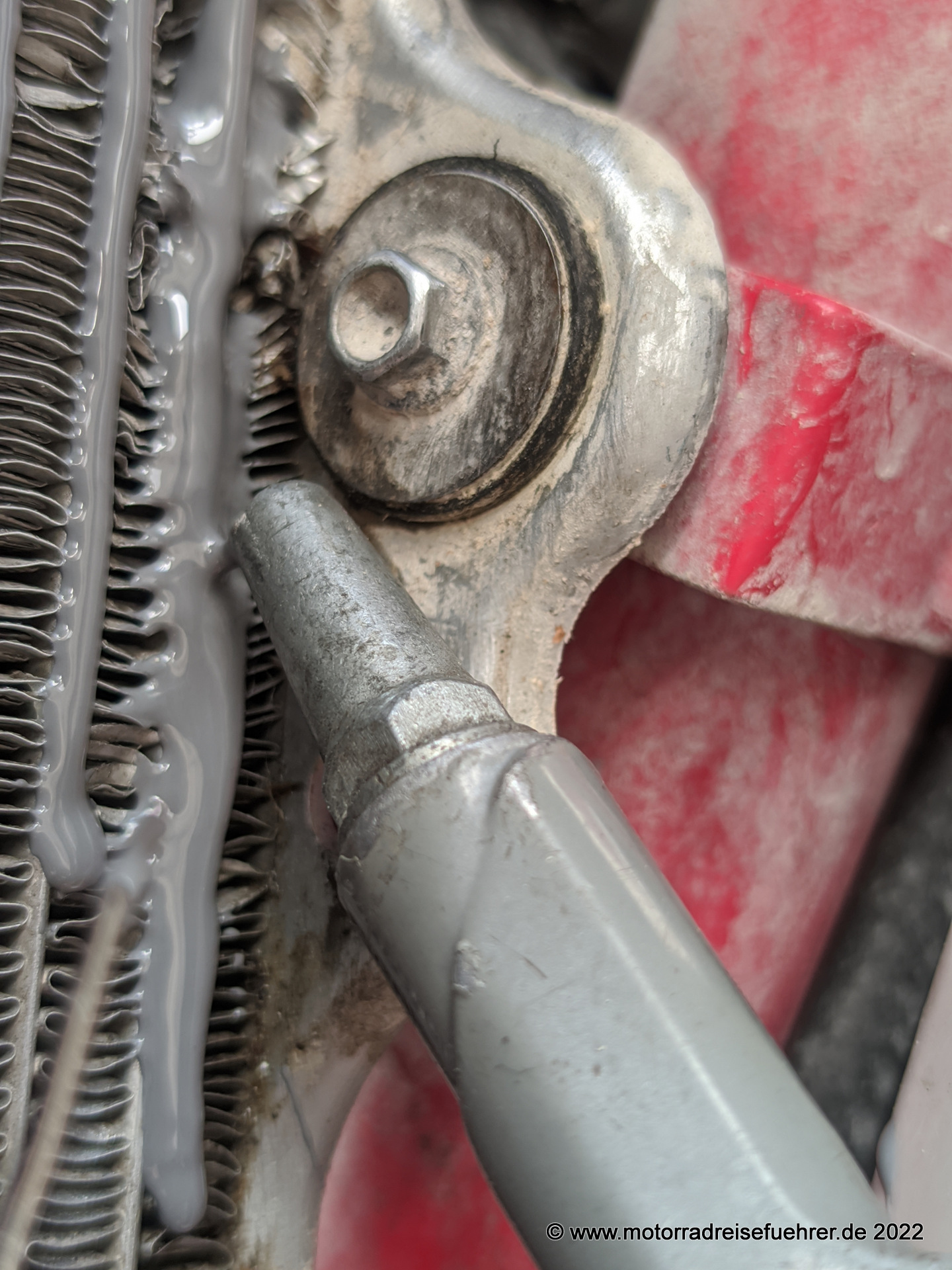 Kühler abdichten mit Petec - Motorradreisefuehrer.de | Rezensionen und ...